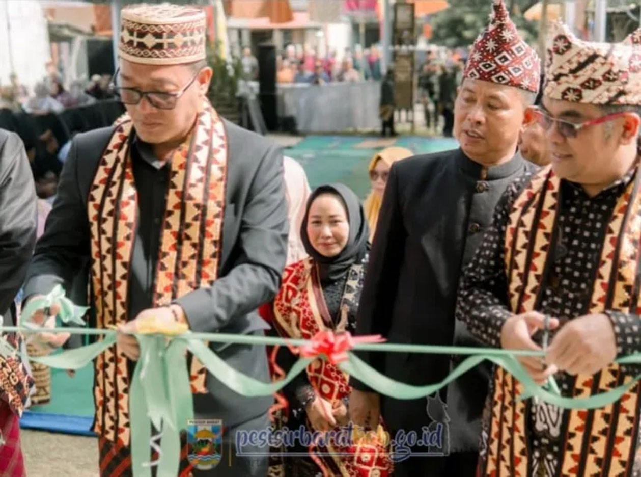 Kemenbud Resmi Dan Menetapkan sepuluh Desa Di Pesisir Barat Menjadi ...